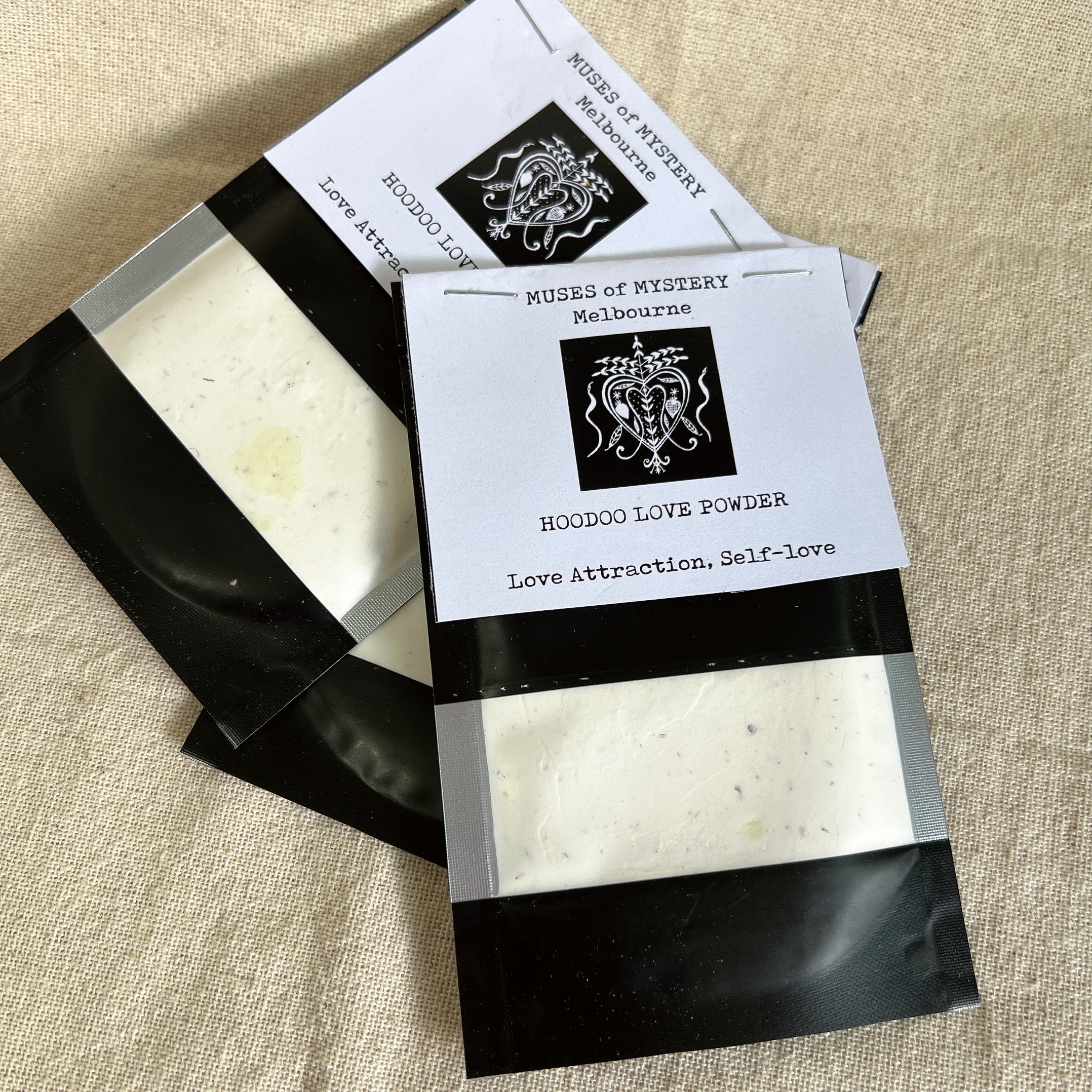 Hoodoo Love Powder– M O O N A U R A